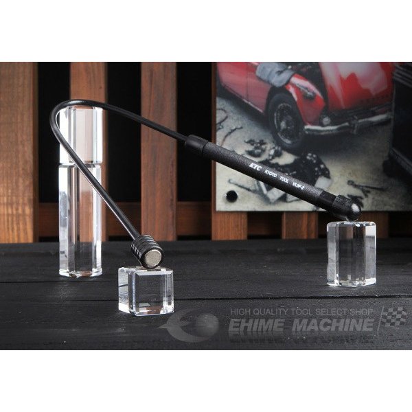 自在シャフトの採用により複雑な動きが可能です。 グリップエンド部のノブ操作で自在シャフトの方向操作が可能です。 自在シャフト内のガイドシャフトにより、曲げた状態が保てます。ガイドシャフトを抜いて自在シャフトをフリーにすることも可能です。 ネ...