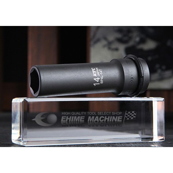 差込角12.7sq.のインパクト用ディープソケット、サイズ14mm。 深穴や突き出たボルトの締緩に。 KTCのインパクトディープソケットBP4L-14TPです。 差込角12.7mm(12.7sq.)(1/2)のインパクトレンチ(電動・エア)...
