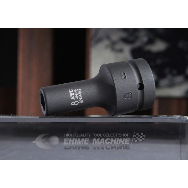 差込角12.7sq.のインパクト用ディープソケット、サイズ8mm。 深穴や突き出たボルトの締緩に。 KTCのインパクトディープソケットBP4M-08Tです。 差込角12.7mm(12.7sq.)(1/2)のインパクトレンチ(電動・エア)用六...