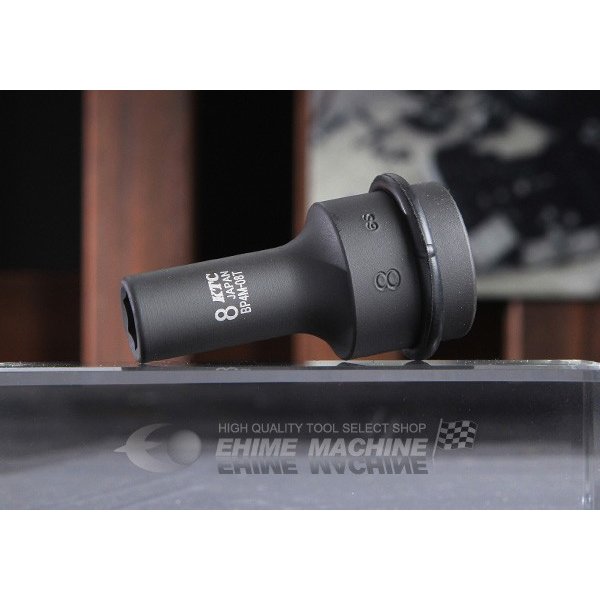 差込角12.7sq.のインパクト用ディープソケット、サイズ8mm。 深穴や突き出たボルトの締緩に。 KTCのインパクトディープソケットBP4M-08TPです。 差込角12.7mm(12.7sq.)(1/2)のインパクトレンチ(電動・エア)用...