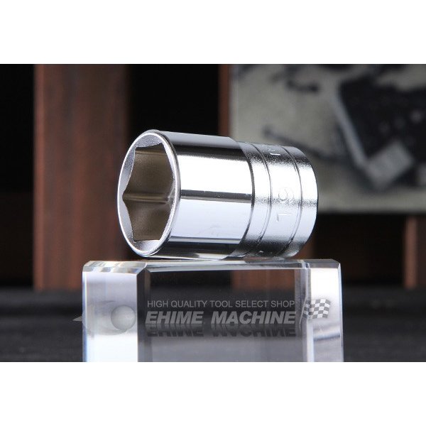 差込角12.7sq.の六角ソケット、サイズ19mm。 エッジを傷めにくいパワーフィット形状。 KTCのソケットB4-19です。 差込角12.7mm(12.7sq.)(1/2)の手動工具用六角ソケットで、対辺二面幅(サイズ)は19mmです。 ...