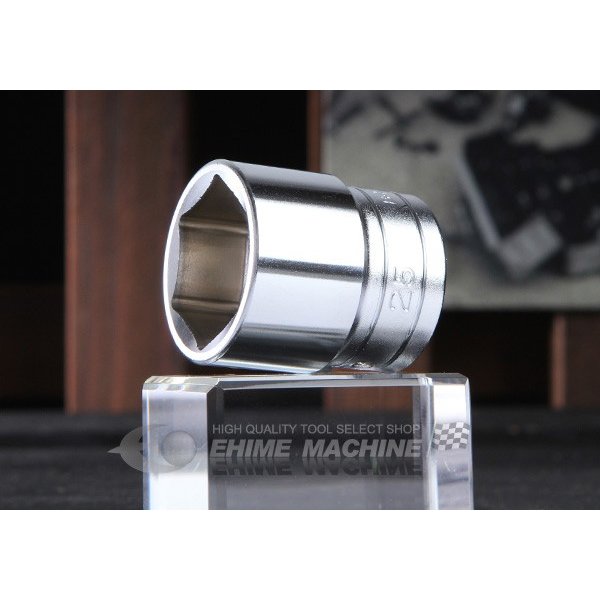 差込角12.7sq.の六角ソケット、サイズ25mm。 エッジを傷めにくいパワーフィット形状。 KTCのソケットB4-25です。 差込角12.7mm(12.7sq.)(1/2)の手動工具用六角ソケットで、対辺二面幅(サイズ)は25mmです。 ...
