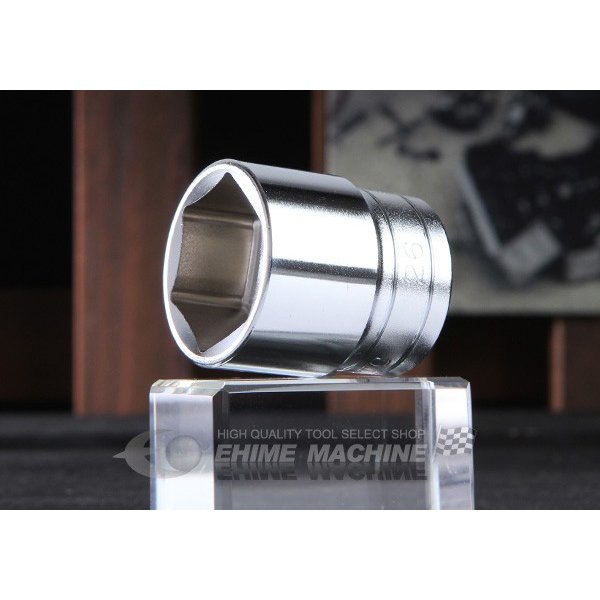 差込角12.7sq.の六角ソケット、サイズ26mm。 エッジを傷めにくいパワーフィット形状。 KTCのソケットB4-26です。 差込角12.7mm(12.7sq.)(1/2)の手動工具用六角ソケットで、対辺二面幅(サイズ)は26mmです。 ...