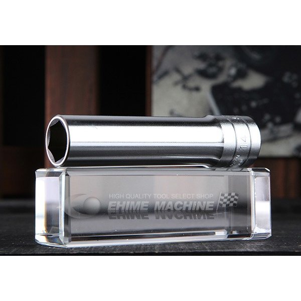差込角12.7sq.の六角ディープソケット、サイズ14mm。 深穴や突き出たボルトの締緩に。 KTCのディープソケットB4L-14です。 差込角12.7mm(12.7sq.)(1/2)の手動工具用六角ディープソケットで、対辺二面幅(サイズ)...