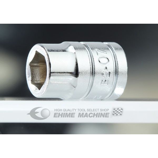 KTCの6.3sq.サイズスタンダードソケットです。 狭い場所、奥まった場所の整備作業等に役立ちます。 ■型式：B2-07 ■メーカー：KTC(京都機械工具株式会社） ■全長：18mm ■重量：10g 人気のカテゴリ 新商品 今月の特価品 ...