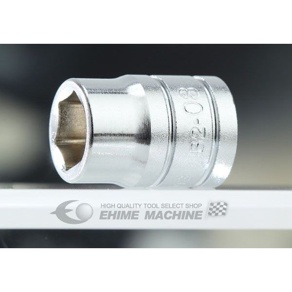 KTCの6.3sq.サイズスタンダードソケットです。 狭い場所、奥まった場所の整備作業等に役立ちます。 ■型式：B2-08 ■メーカー：KTC(京都機械工具株式会社） ■全長：18.5mm ■重量：12g 人気のカテゴリ 新商品 今月の特価...