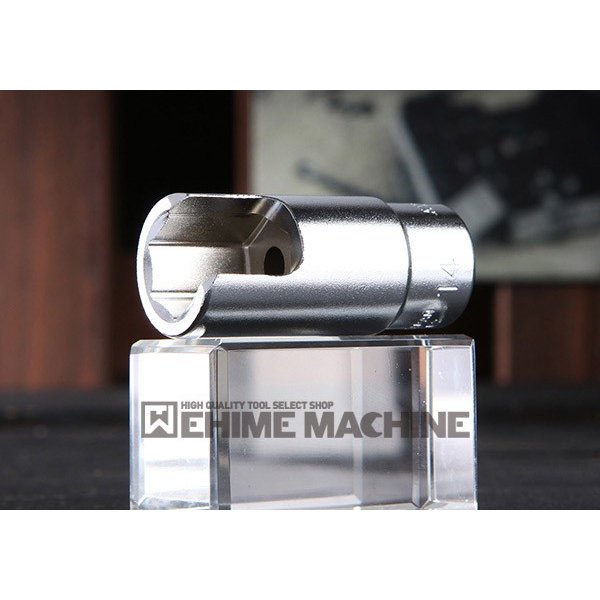 4t車以上のトラックに使用されているワンタッチ式エルボコネクタの締緩用工具です。 一般整備機械に使用されているエルボコネクタ（L型配管継手）の締め・緩めにも使用できます。 二面幅34mmはいすゞのトラックに使用されているチェックバルブ用コネ...