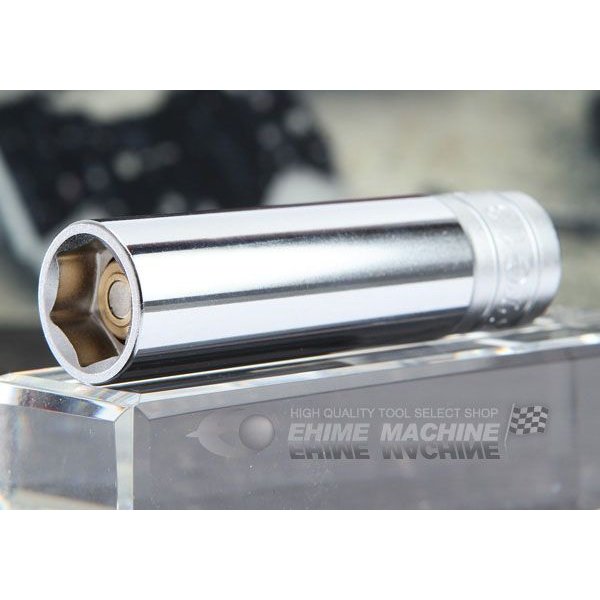 マグネットディープソケット、サイズ13mm。 六角タイプのマグネットディープソケットです。 KTCのマグネットディープソケットB3L-13MGAです。 差込角9.5mm(9.5sq.)(3/8)の専用ソケットで、サイズ(口径)は13mmです...
