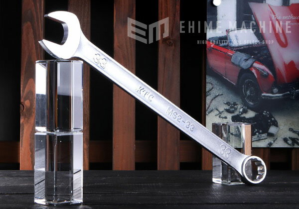 KTCコンビネーションレンチの単品販売です。 自動車整備作業、バイクメンテナンス、一般産業等あらゆる分野 で活躍します。 ■型式：MS2-33 ■メーカー：KTC(京都機械工具株式会社） ■全長：477mm ■重量：904g 人気のカテゴリ...