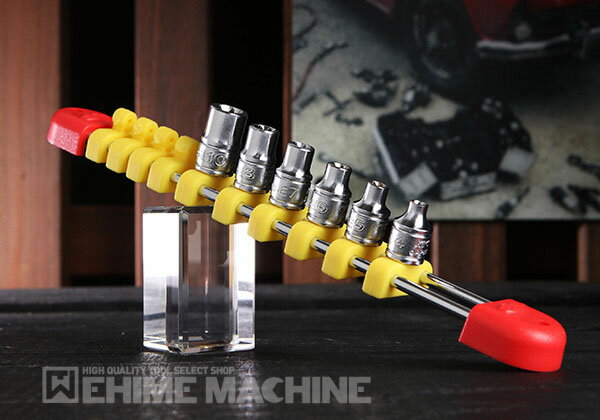 6.3sq.E型トルクスレンチの全サイズをカバーした、使い勝手の良いホルダー付き セットです。 ■型式：TB2E06 ■メーカー：KTC ■セット内容： ・B2-E4/B2-E5/B2-E6/B2-E7/B2-E8/B2-E10 ・EHB2...