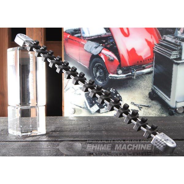 KTCの最高峰！ネプロス 6.3sq.ソケットホルダー。 レールの端を止めるパーツにはネプロスのロゴを配置。 シルバーとブラックで仕上げられた統一感のあるカラーリングは、 高級感溢れるネプロスのソケット類を収納するのにふさわしい 抜群のデザ...