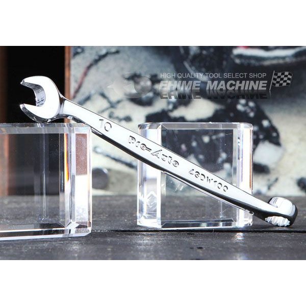 コンビネーションレンチにねじり形状をプラス！ 手にフィットする次世代型コンビレンチ！ ◆手にフィットする形状！ 握る面が大きく、手に優しく力がいれやすいデザインです。 ◆ディープボックス形状！ めがねレンチ側（ボックス部）は、従来レンチより...