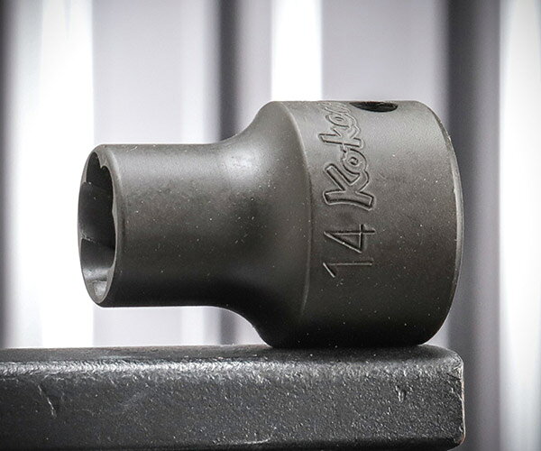コーケンの12.7sq.ナットツイスターソケットです。 ソケット内部に切られた特殊なツイスト形状により完全に角がつぶれてしまったようなボルト/ナットにもガッチリ食い付き、取り外すことが出来る専用ソケットです。 破損したボルト/ナット以外にも...