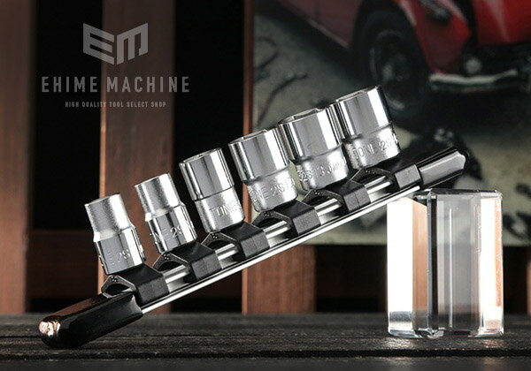 ソケットの取り外しが容易なアルミタイプのソケットホルダで作業効率がアップします。 産業機械・自動車などの整備に必要な工具を厳選したセットです。 用途：ボルト・ナットの締付け・緩め作業用。 【仕様】 差込角(mm)：6.35 セット内容(点)...