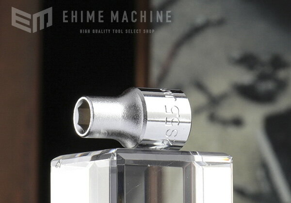 スタンダードタイプの対辺6角形状です。 差し込み後、トルクをかけてもナメにくくなっています。 【仕様】 差込角(mm)：6.35 対辺寸法(mm)：5.5 全長(mm)：22 対辺形状：6角 対辺(mm)：5.5 質量：10g 材質／仕上：...