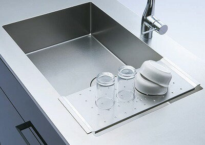 調理プレート（タテ置き） サイズ 幅200×奥行き472×高さ17mm 材質 ステンレス製 色 ステンレス色バイブレーション柄 商品説明 SPシンク専用水切りプレートです。 他シンクには使用できません。 調理プレート上にまな板を置いて切る際...