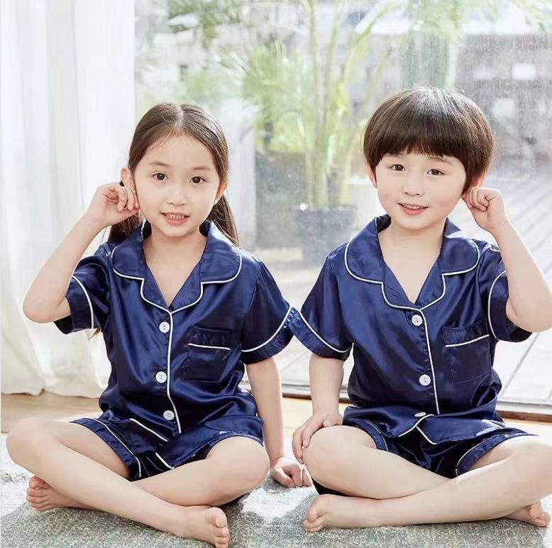 送料無料 子供パジャマ 半袖 キッズパジャマ 男女兼用 前開き ルームウェア 前ボタン こどもパジャマ シルク風パジャマ 6色 部屋着 寝巻き ブルー パープル レッド ピンク グリーン ゴールド 100 110 120 130 140 1...