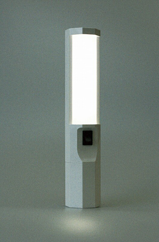 説　明 コンパクト設計ながら6畳ほどの空間を照らすことができます。背面に便利なマグネット付で、吊したり、手に持って使用することも可能です。停電時の室内照明、倉庫の灯りなど多用途にお役立てください。 スペック アルカリ電池寿命／約12時間　単...