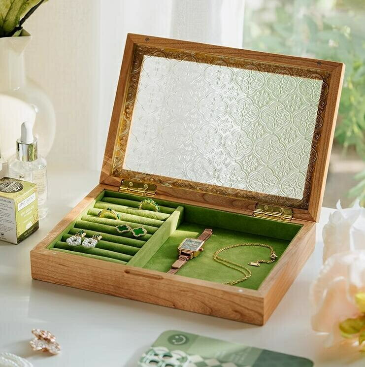 商品内容 ジュエリーボックス 商品特徴 ジュエリーボックス 仕様付属品：無し 素材:木製 サイズサイズ（cm）：写真のとおり ●形、色、質感が、商品ページ上と実