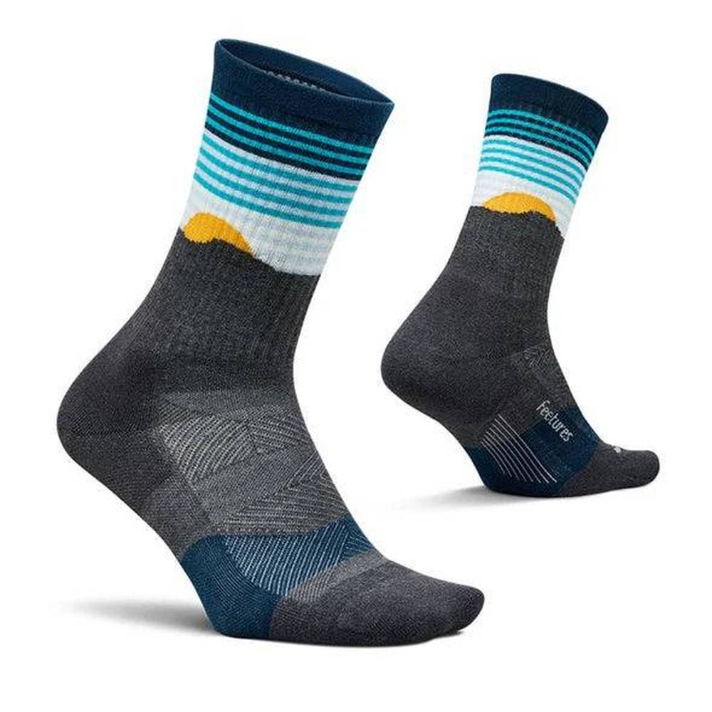 まったく新しいFeetures Trailシリーズをご紹介します。足の構造にフィットする左右異なる設計とピンポイント圧着で、まるでオーダーメイドのようなフィット感。マメができるのを防ぎ、Max Cushionで衝撃から足を守ります。Trai...