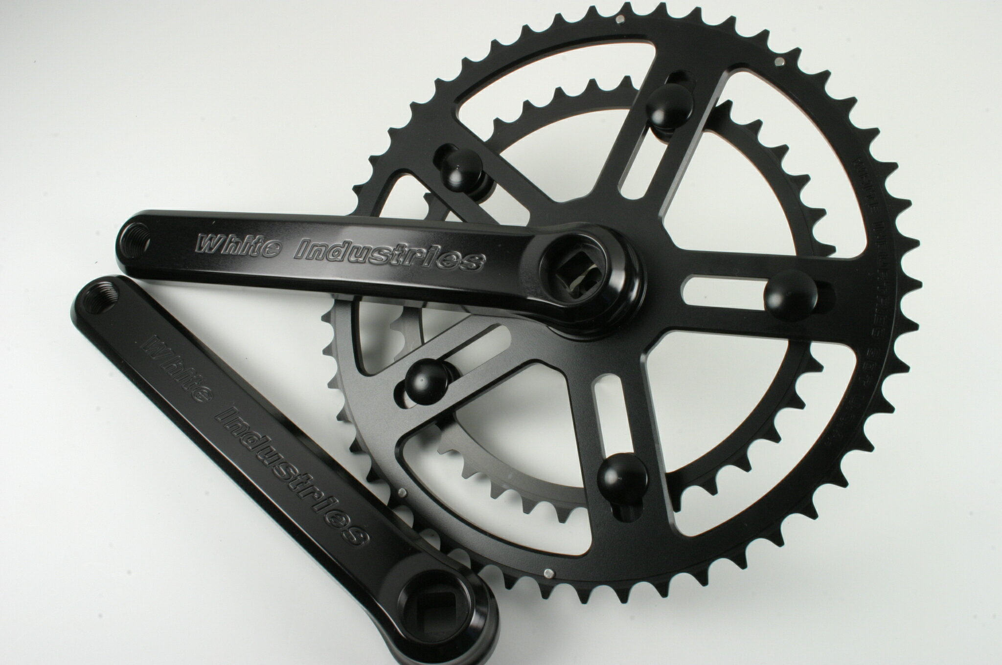 スクエアテーパーのロードクランク VBC 2024-T6アルミニウムを採用し高い剛性を確保。シングル、ダブルどちらでも使用することができます。 こちらの商品の在庫について この商品は取り寄せ品となります。在庫状況や納期については、ご連絡いた...