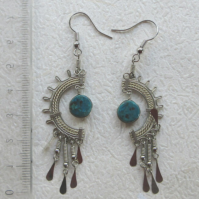 天然石、ローズクオーツ・マラカイト・孔雀石・オニキス等を使用したピアスです。 ペルーで製作された、アクセサリ　ピアスです。 綺麗で可愛いピアスかと思います。 フォルクローレ音楽の、フォルクローレ衣装のアクセサリーとしていかがですか？ 民族衣...