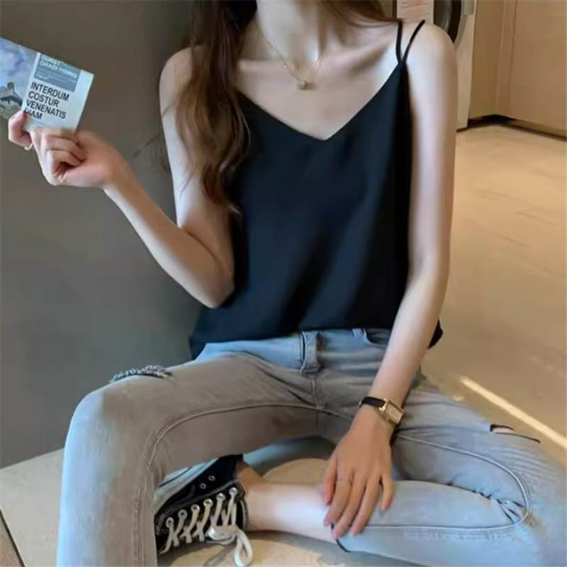 シンプルながらも上品さを感じる大人可愛いデザインは、オフィスやデートなど様々なシーンで活躍間違いなし。カジュアルにもきれいめにも合わせられるので、コーディネートの幅が広がります。色展開 ブラック ホワイトサイズ M L XL 2XL 3XL...