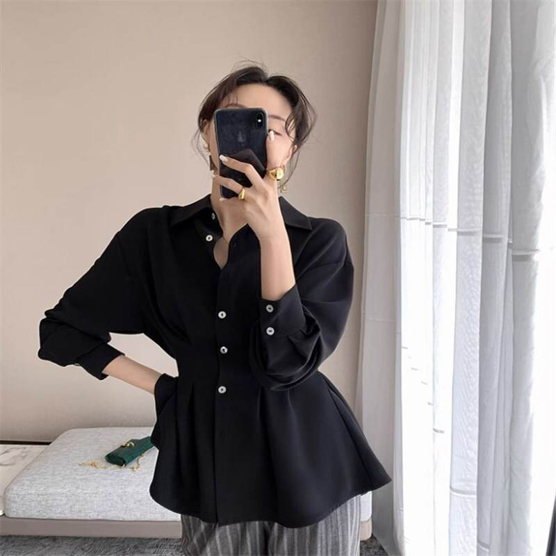 甘いくすみカラーが大人可愛いトップスです。シンプルなデザインなので、さまざまなスタイルに合わせやすく、大人の女性におすすめです。色展開 ブラック ホワイト グレー ピンクサイズ S M Lサイズ(cm)S /着丈 66 /肩幅 51.5 /...