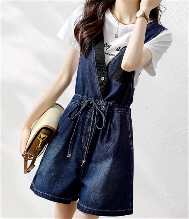 オシャレで可愛いジャンプスーツが登場しました♪ハイウエストデザインで、大人っぽさと女性らしさを演出◇ショートパンツなので、脚長効果も抜群です☆彡大人女子にこなれ感を与え、ラフながらもガーリーな雰囲気を醸し出します(^^♪色展開 ネイビーサイ...