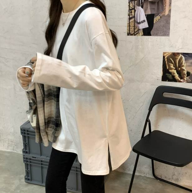 爽やかで可愛らしいデザインの長袖トップスです。ラウンドネックとワイドシルエットが大人可愛い雰囲気を演出し、シンプルながらもおしゃれでカッコいいスタイルを叶えます。このトップスは、ラフなボーイッシュなスタイルから、きちんと感のある大人のきれい...