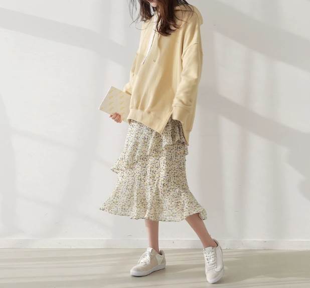 大人可愛いデートに最適なパーカーが登場しました！これ一枚で、モテ度も上がること間違いなし！大人可愛いスタイルを目指す女性必見のアイテムです。モード系からキュート、クールなスタイルまで幅広く対応！おしゃれなデザインで、存在感も抜群。さらに、デ...