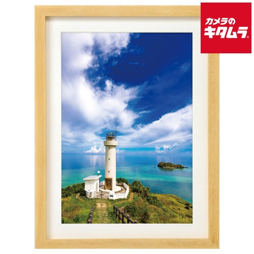 【製品特徴】■さまざまなお写真にあうシンプルな角形の額縁■飾りのないシンプルな角形のデザイン■2L、6切、A4サイズはスタンド付【製品仕様】●マット紙外寸法：W245×H332mm●マット紙抜き寸法：W190×H277mm●前面板：ガラス●...