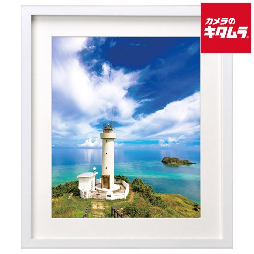 【製品特徴】■さまざまなお写真にあうシンプルな角形の額縁■飾りのないシンプルな角形のデザイン■2L、6切、A4サイズはスタンド付【製品仕様】●マット紙外寸法：W315×H365mm●マット紙抜き寸法：W238×H288mm●前面板：ガラス●...