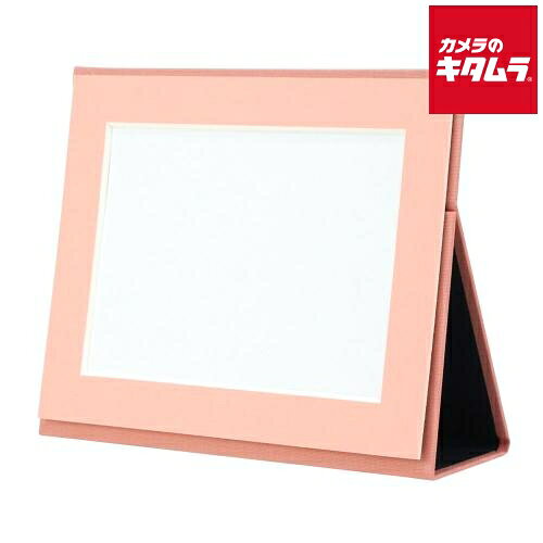 【製品特徴】■スリムにたたんで持ち運べる■鮮やかな9色の布表紙【製品仕様】●外寸：225×180×9mm（折りたたみ時）●窓寸：168×117mm●質量：170g●パッケージ：PP●対応サイ：2L（127×178mm）●本体：紙、布※置きの...