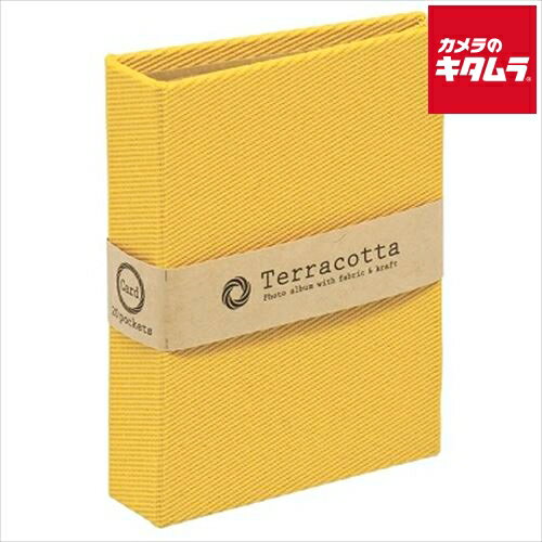 【製品特徴】■人気のテラッコッタシリーズにチェキサイズが登場【製品仕様】●本体サイズ：タテ108×ヨコ80×背巾25mm●表紙：布地表紙●台紙：チェキサイズ1段ポケットポイントシール台紙(クラフト)10枚●収納枚数：チェキ20枚●溶着式製本...