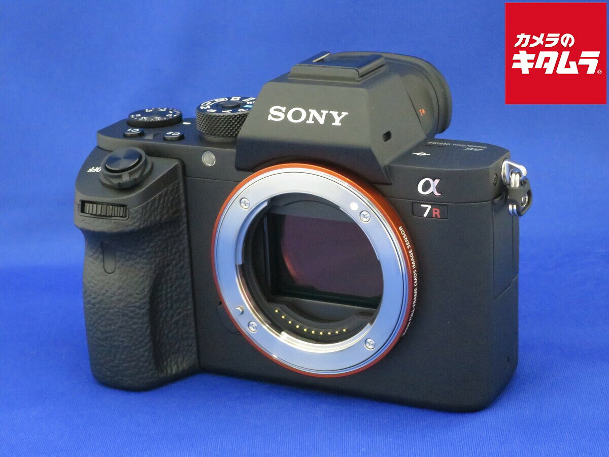 　中古カメラ6ケ月保証についてはこちらをご確認ください ■特記事項：ファインダー内小ゴミあり、外観小スレあり、UCSにて点検済、液晶画面内多数ゴミあり、液晶保護ガラス剥がせない ■付属品：ストラップ、取扱説明書、バッテリー1個、本体充電AC...