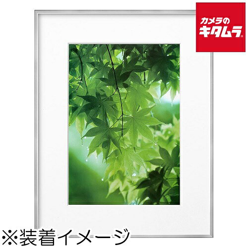 【製品特徴】■前面板はガラスを使っていないので従来の額縁より軽くて割れる心配もないので安心■細身のフレームにVカット※ワイドマットが、お写真を引き立てます※Vカットとは、中抜きの断面を斜めにカットして、お写真までの奥行きを引き立てる加工方法...