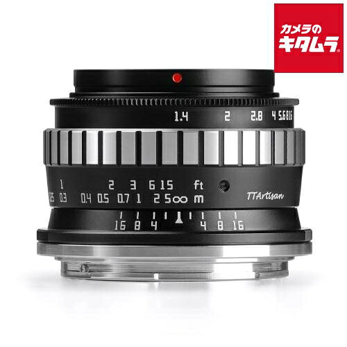 【製品特徴】■開放時のオールドレンズを思わせる味のある写りや、特徴のある外装デザイン、剛性の高い金属鏡筒による心地よい操作感など、クラシカルな雰囲気を楽しむことができます■大口径かつ最短撮影距離0.2mという基本性能を持ちながらも、全長を抑...