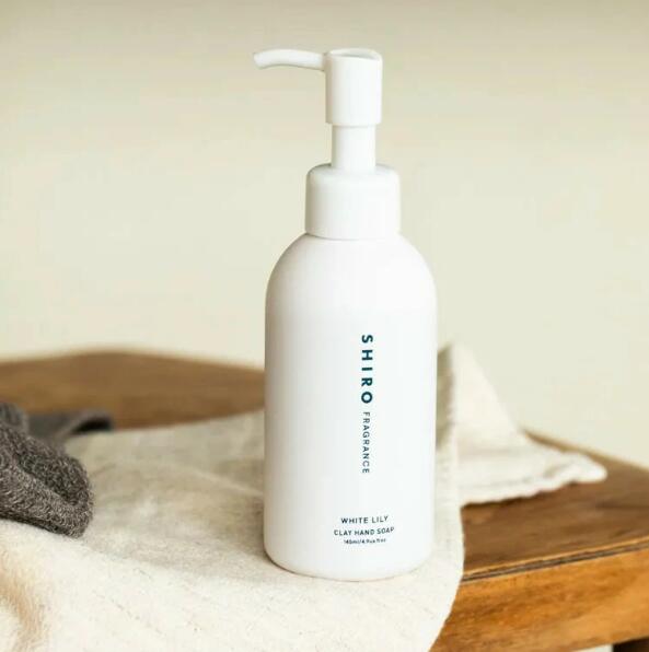 SHIRO FRAGRANCE ホワイトリリー クレイハンドソープ WHITE LILY CLAY HAND SOAP 天然由来のクレイ*1で手肌をすっきりと洗い上げ、清潔に保ち 心地よい香りを楽しめるスクラブハンドソープ 細かなクレイ*1...