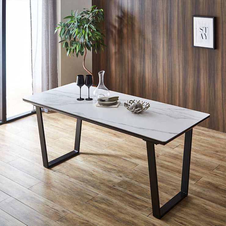 ■商品番号：62-001345 【この商品のスペック】 ■寸法 幅180×奥行80×高74cm ■素材 素材天板：セラミック（6mm厚） 脚：スチール脚 ■梱包サイズ 脚3辺合計：161cm 天板3辺合計：278cm ■商品の特徴 ・モダン...