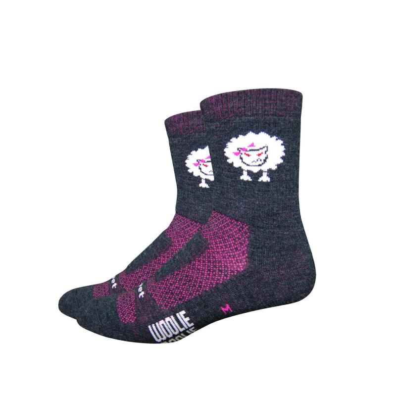 [ディフィート] Chaussettes woolie boolie bad sheep rose - S: 36-39,5All Day は、足裏フルパッド、土踏まずのサポート、ノーフィールのつま先の縫い目、リブ編みのカフを備えた新しいソ...