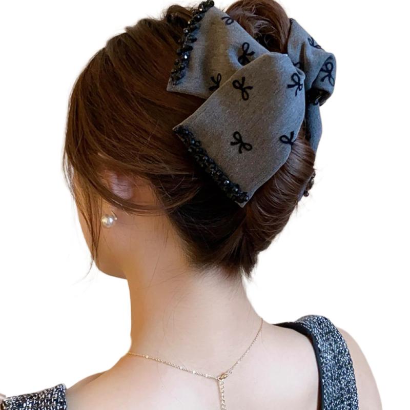 ヘアクリップ リボン 大きめ バンスクリップ 髪留め クリップ おしゃれ しっかりとまる 大人っぽい ヘアアクセサリー バレッタ 可愛い 黒 韓国 リボン 髪飾り ヘアリボン 軽い 強力 シンプ無地で華やかなデザイン：立体感ある大柄リボンに...