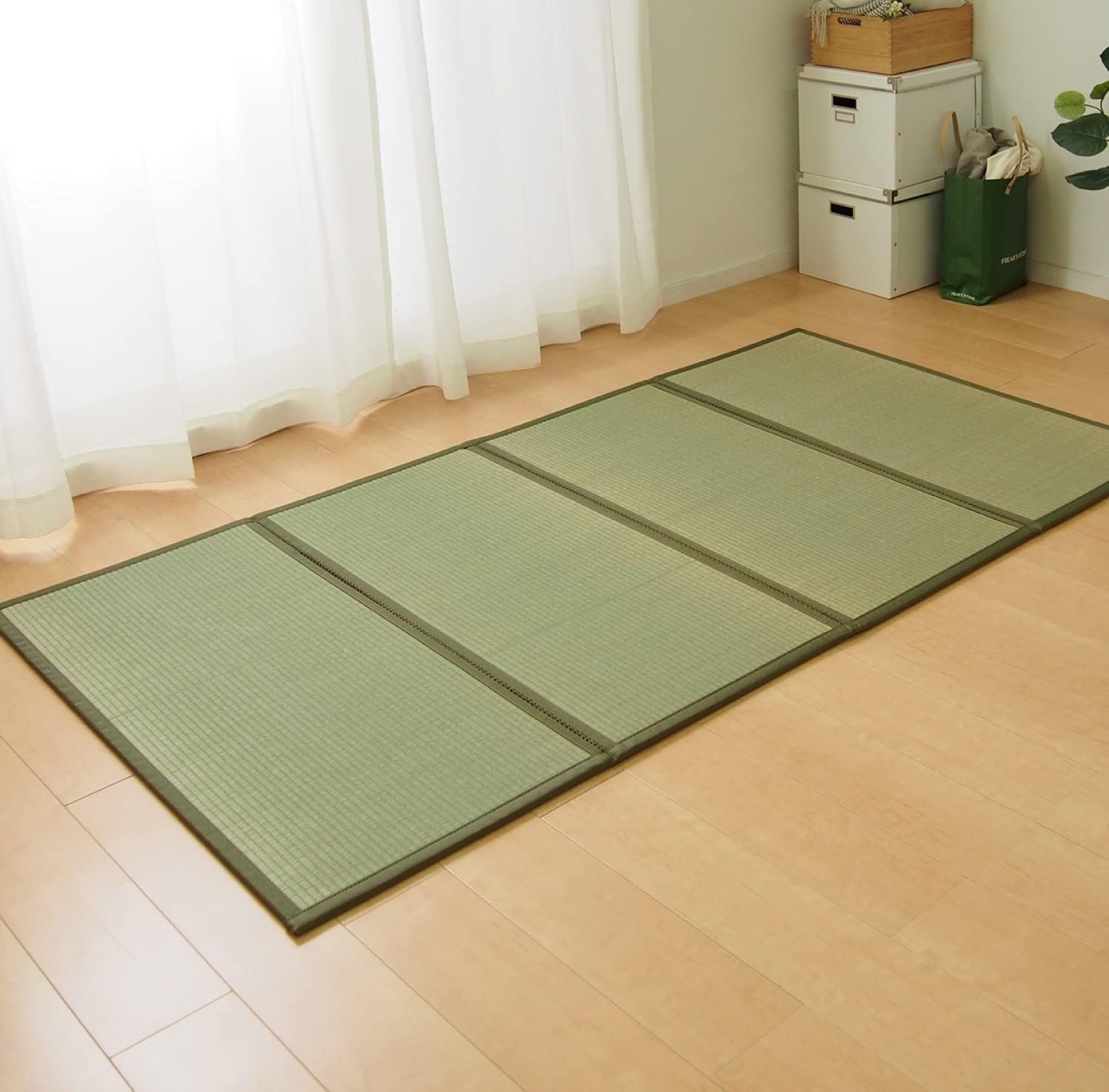 フローリングのお部屋でもい草を身近に感じられるマットレス。 い草の快適機能で、床と布団のジメジメや底冷えのひやっと感からも守ってくれます。 マットレスとしてだけでなく、置き畳のようにもお使いいただけます。 《商品詳細》 生産地:中国 サイズ...