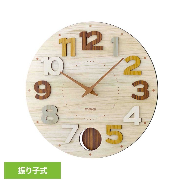 木目調の文字板と数字ブロックが可愛い振り子時計。数字の6の部分が振り子仕様になっています。しっかりと時を刻むステップ秒針。●商品サイズ（cm）幅約35.5×奥行約5×高さ約35.5●商品重量約490g●商品仕様2針（ステップムーブメント）、...