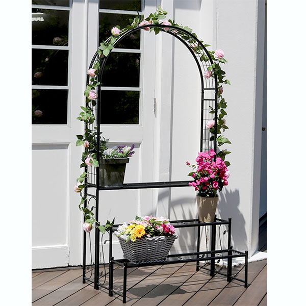 [送料無料]アーチ付フラワーラック（IA-FR002BLK）プランターがたくさん置ける三段ラックに、可愛いアーチがつきました。見慣れたプランターやオブジェも、ラックに並べるとスッキリおしゃれな印象に。高低差が生まれ、お庭のレイアウトがぐーん...