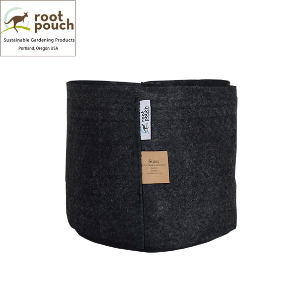 Root Pouch 不織布植木鉢ルーツポーチ：ブラック3ガロン・持手なし（幅=直径25.5cm、高さ21.5cm）ルーツポーチは、アメリカ、オレゴンで生まれたリサイクルペットボトルとリサイクル天然素材をミックスして作った不織布製の植木鉢で...