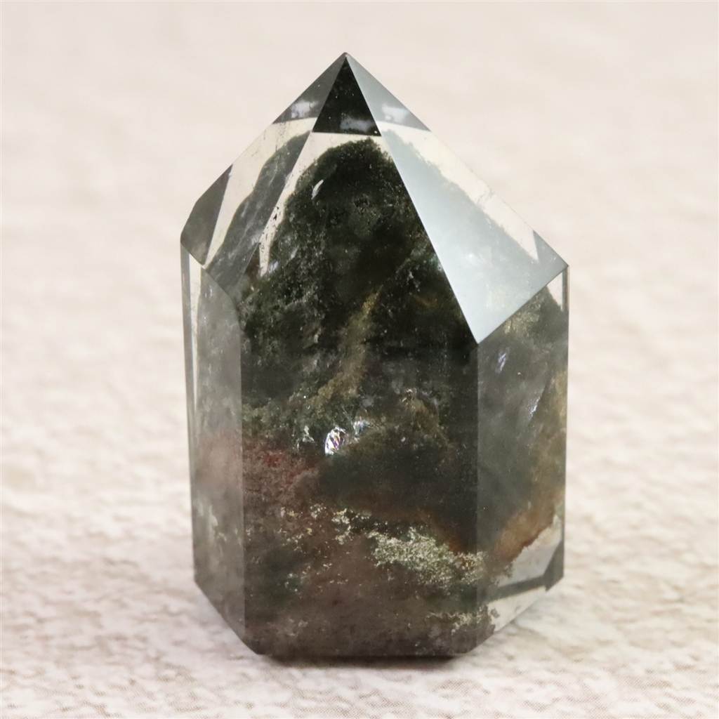 商品説明 商品名 ブラジル産 ガーデンクォーツ 庭園水晶 六角柱ポイント ルース 9.2g　(ID:42713) サイズ(mm) 18 X 26 X 11 重量 9.2g 産地 ブラジル　 金属部分の材質 --- コメント ◆　本商品写真は...