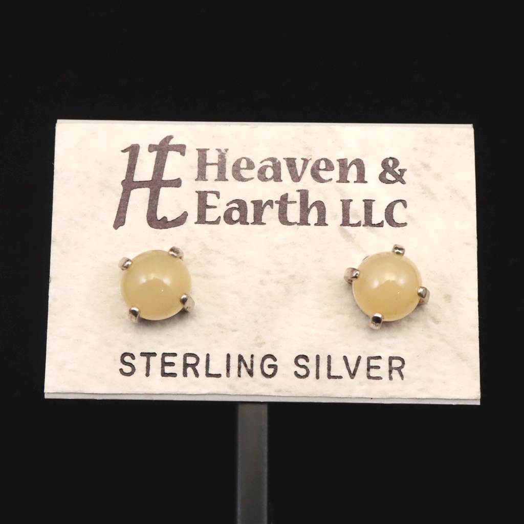 商品説明 商品名 H&E社 サチャロカイエローアゼツライト(AZOZEO) 6mmラウンド ピアス 証明書付　(ID:41585) サイズ(mm) 石の大きさ：直径6mm 重量 - 産地 南インド・サチャロカ山脈 金属部分の材質 SS(スタ...