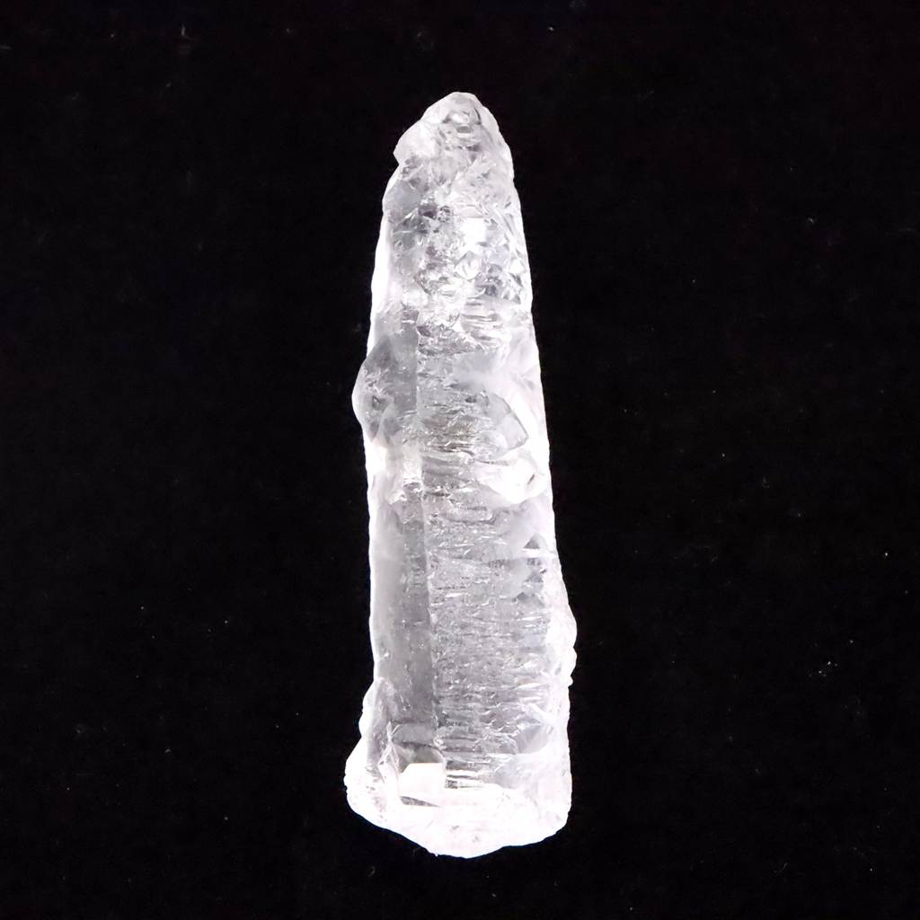 商品説明 商品名 ヒマラヤ産 ニルヴァーナクォーツ ヒマラヤンアイス 67mm原石 28.5g　(ID:48629) サイズ(mm) 16 X 67 X 15 重量 28.5g 産地 インド・ヒマチャルプラデーシュ州 金属部分の材質 ---...