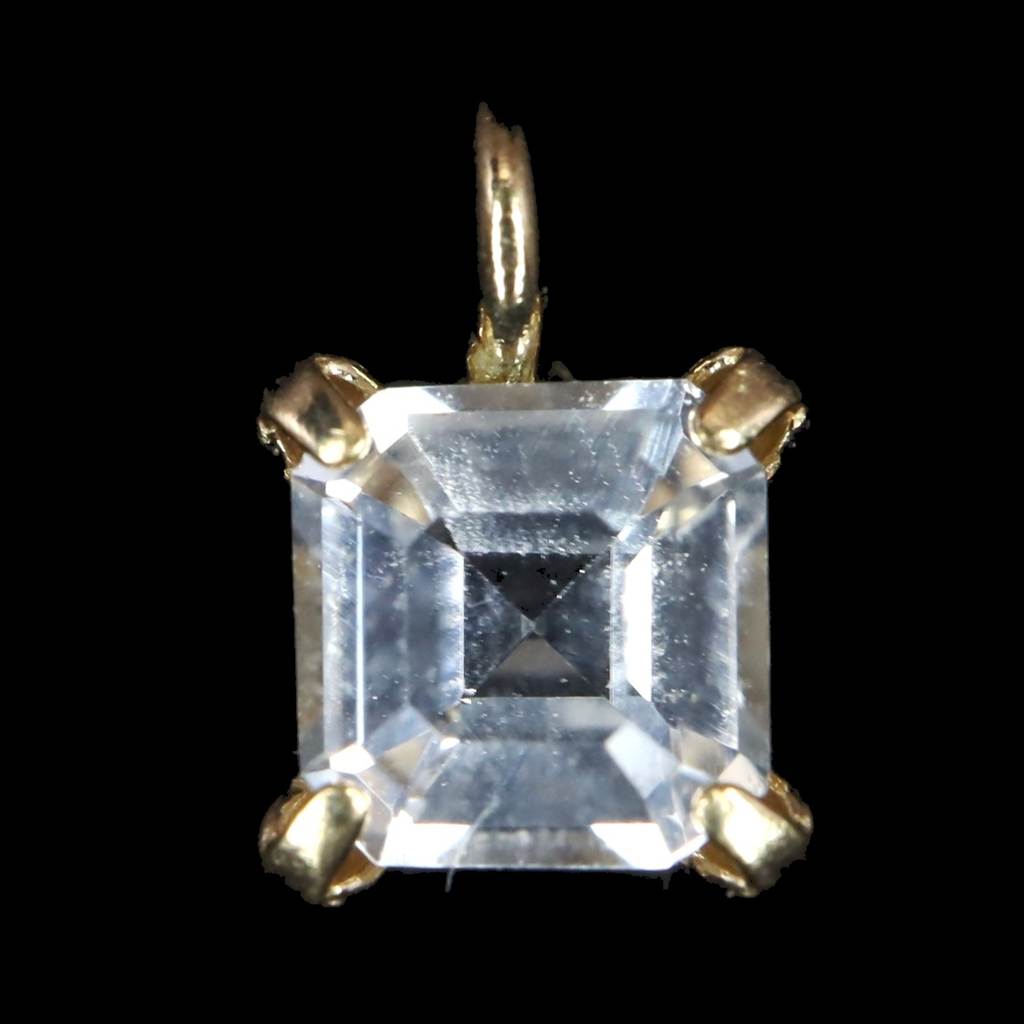 商品説明 商品名 ロシア産 フェナカイト 3mmスクエアカット ペンダントトップ K18YG 0.09g　(ID:88899) サイズ(mm) 3 X 3(5.7) X 2.1 バチカン通し穴：約1.2X1.2 重量 0.09g 産地 ロシ...